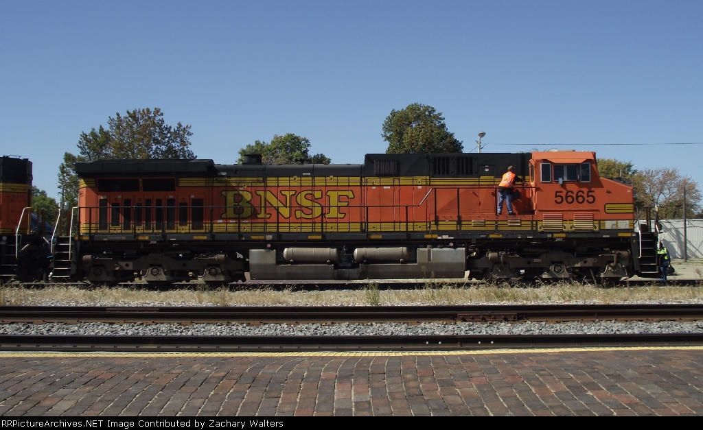 BNSF 5665